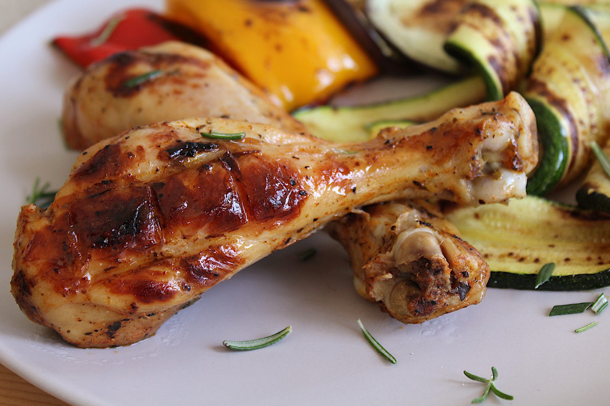 Coscette di pollo alla brace con verdure grigliate - Delizie Natura